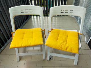 2 Sedie in plastica bianche