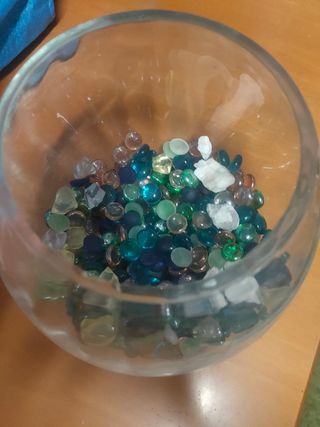 Vaso in vetro con gocce in vetro