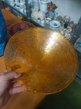 Piatto in vetro giallo