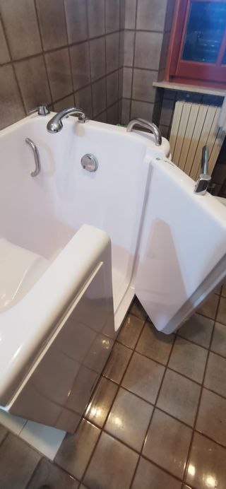 VASCA DA BAGNO PER DISABILI E/O ANZIANI