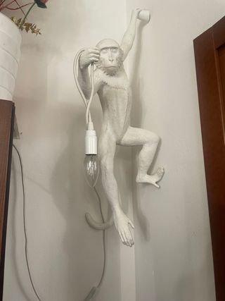 lampada a muro formato scimmia resina