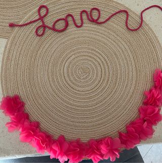 Tovaglietta con fiori e scritta