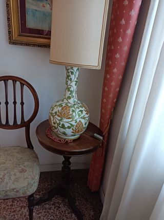 Tavolino tondo noce base tre piedi