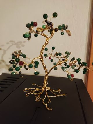 Albero con pietre dure e perline giada