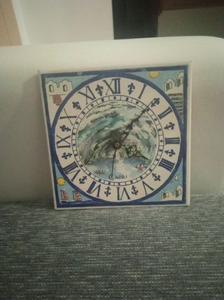 Sveglia su mattonella