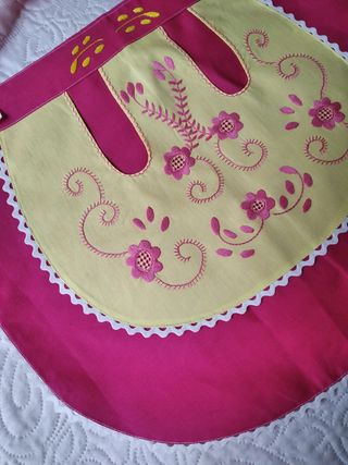 Grembiule da cucina ricamo a mano