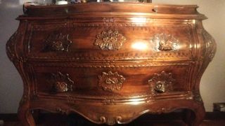 Comò e due comodini bombati stile antico