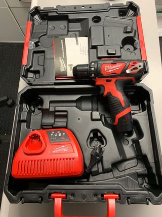 trapano avvitatore milwaukee M12 completo