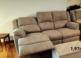 Divano tre posti colore beige