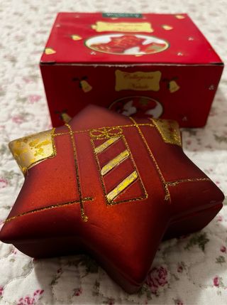 Scatoletta ceramica natalizia a forma di stella