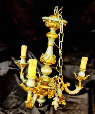 Antico lampadario in foglia oro in legno a 3 luci