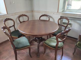 Tavolo in noce con 6 sedie