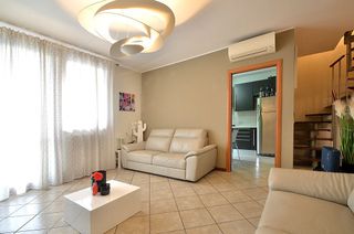 arredamento della sala completa