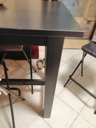 Tavolo alto con 4 sedie