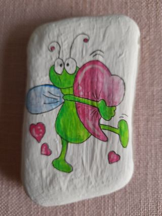 Sassi dipinti a mano