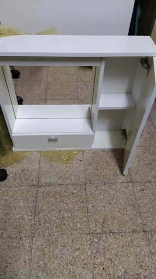 Mobiletto con specchio