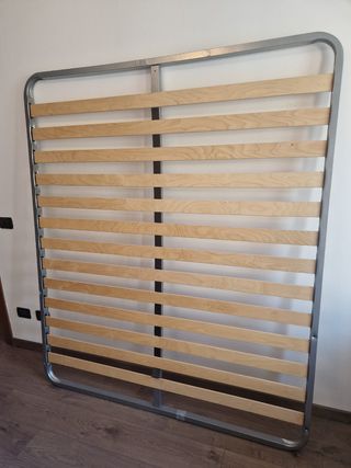 Letto matrimoniale con doghe