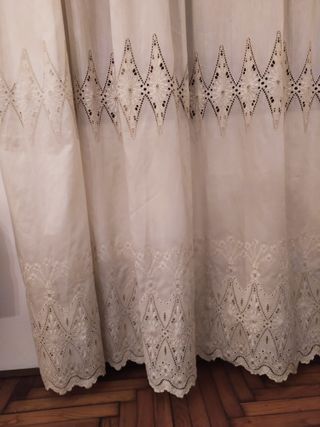 n2 Tende con bel ricamo