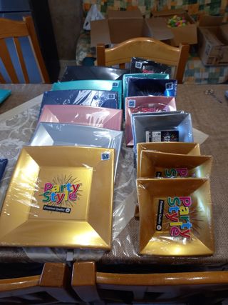 Piatti e ciotoli in plastica party style