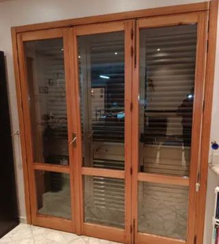 Finestre e porta-finestra in legno .