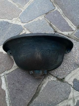 lavandino antico in ghisa