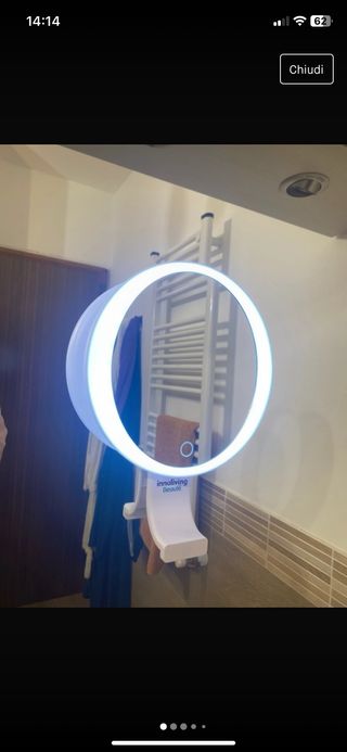 Specchio rotondo con luce Led a ventose