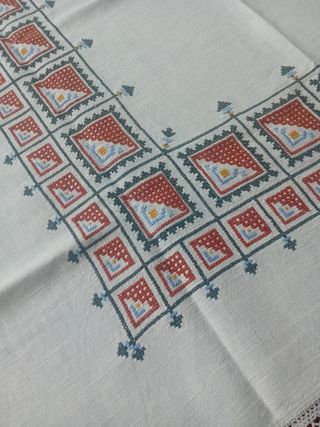 Tappeto tirolese tutto ricamato a mano