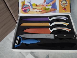 Set di cortelli nuovi