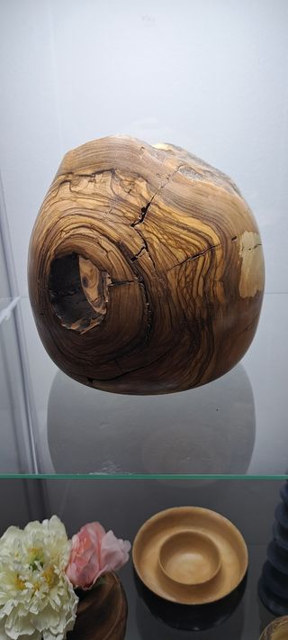 Vaso in legno di ulivo