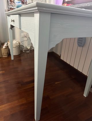 Scrivania in legno color azzurro chiaro