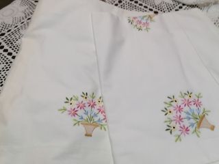 Lenzuolo ricamato con due federe più coperta