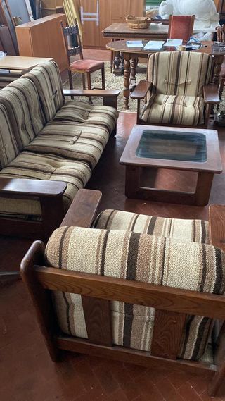 Set completo divano 3 posti+2poltrone+tavolinetto.