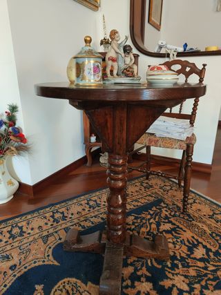 Antico tavolino in legno