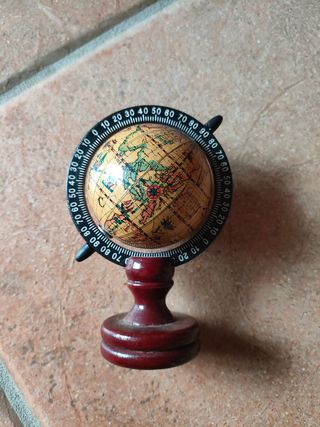 Mappamondo in legno