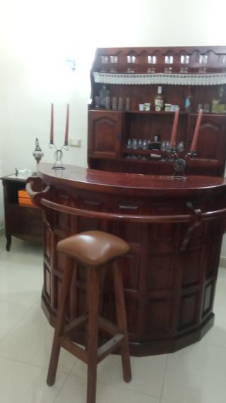 Bar in legno castagno stile rustico