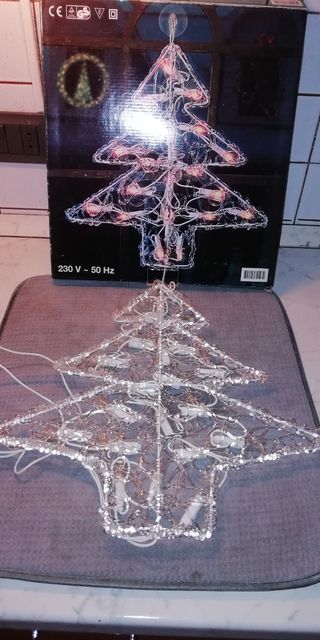 Albero di natale configurato di luci