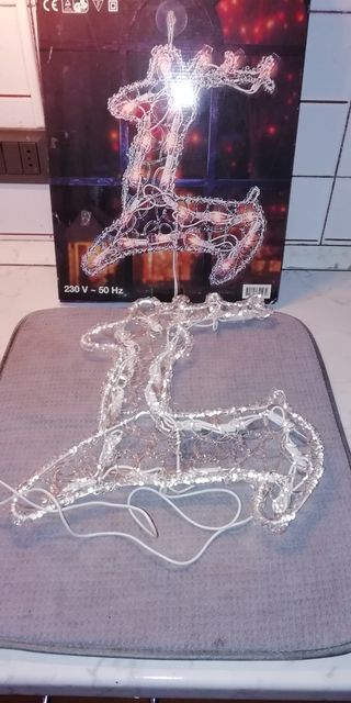 Renna di Natale configurata di luci