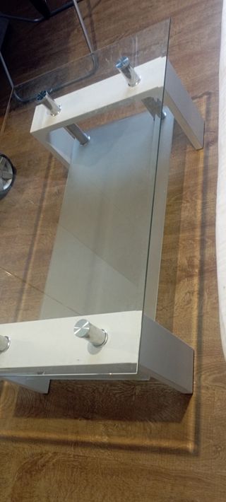 Tavolo da sala in vetro