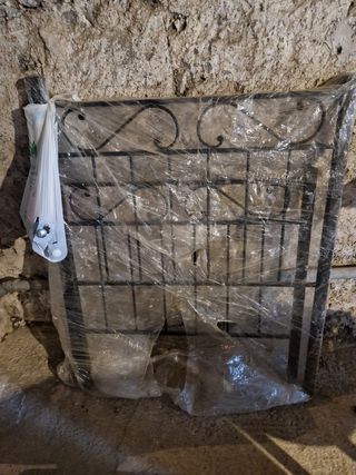 Struttura letto in ferro battuto e rete