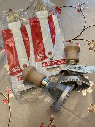 2 piccoli pennelli Pedrini 2 tagliaravioli Nuovi