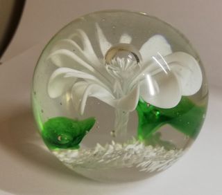 Fermacarte sfera con fiore