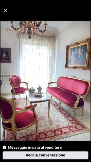 Divano a tre posti in velluto rosso