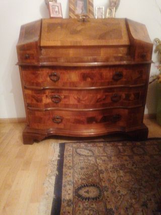 Mobile in Noce di Cantù.