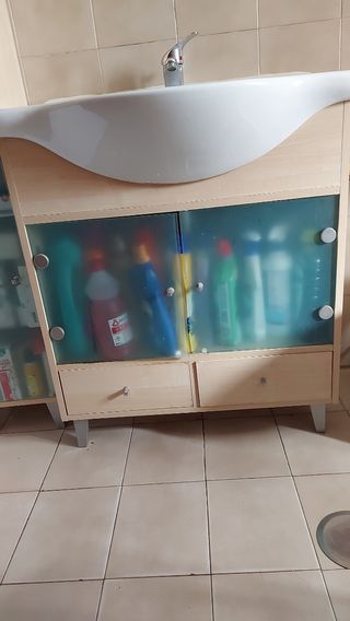 Mobile lavabo, specchio e mobiletti cont