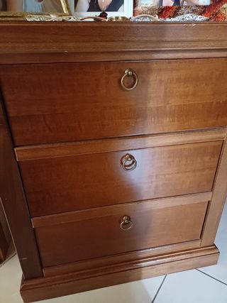 Comodino in legno
