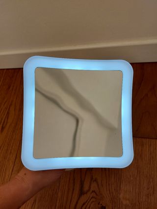 Specchio ingranditore con luce e ventosa