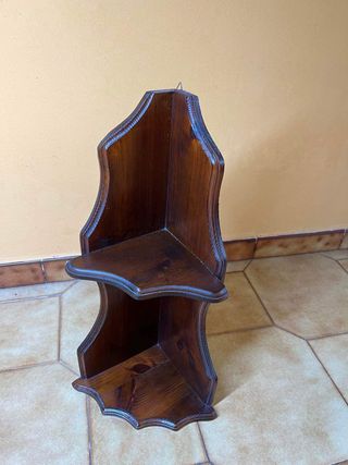 piccola angoliera in legno due ripiani