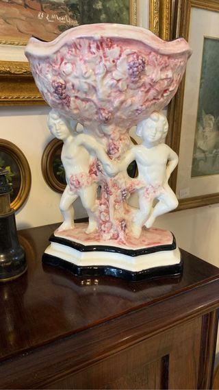Alzatina in porcellana con putti primi 900