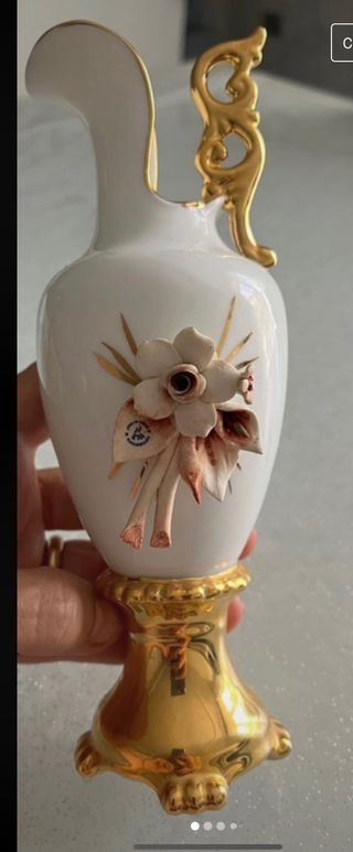 anfora di porcellana