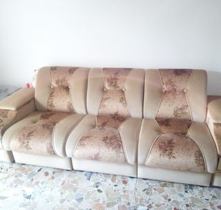 Divano componibile in tre pezzi in stoffa